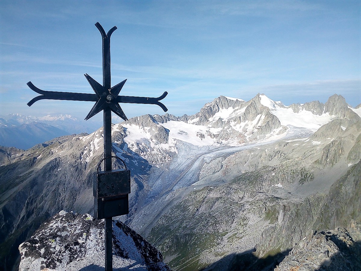 Löffelhorn 3095m im Goms mit Bergführer Wallis Schweiz alpin Wandern